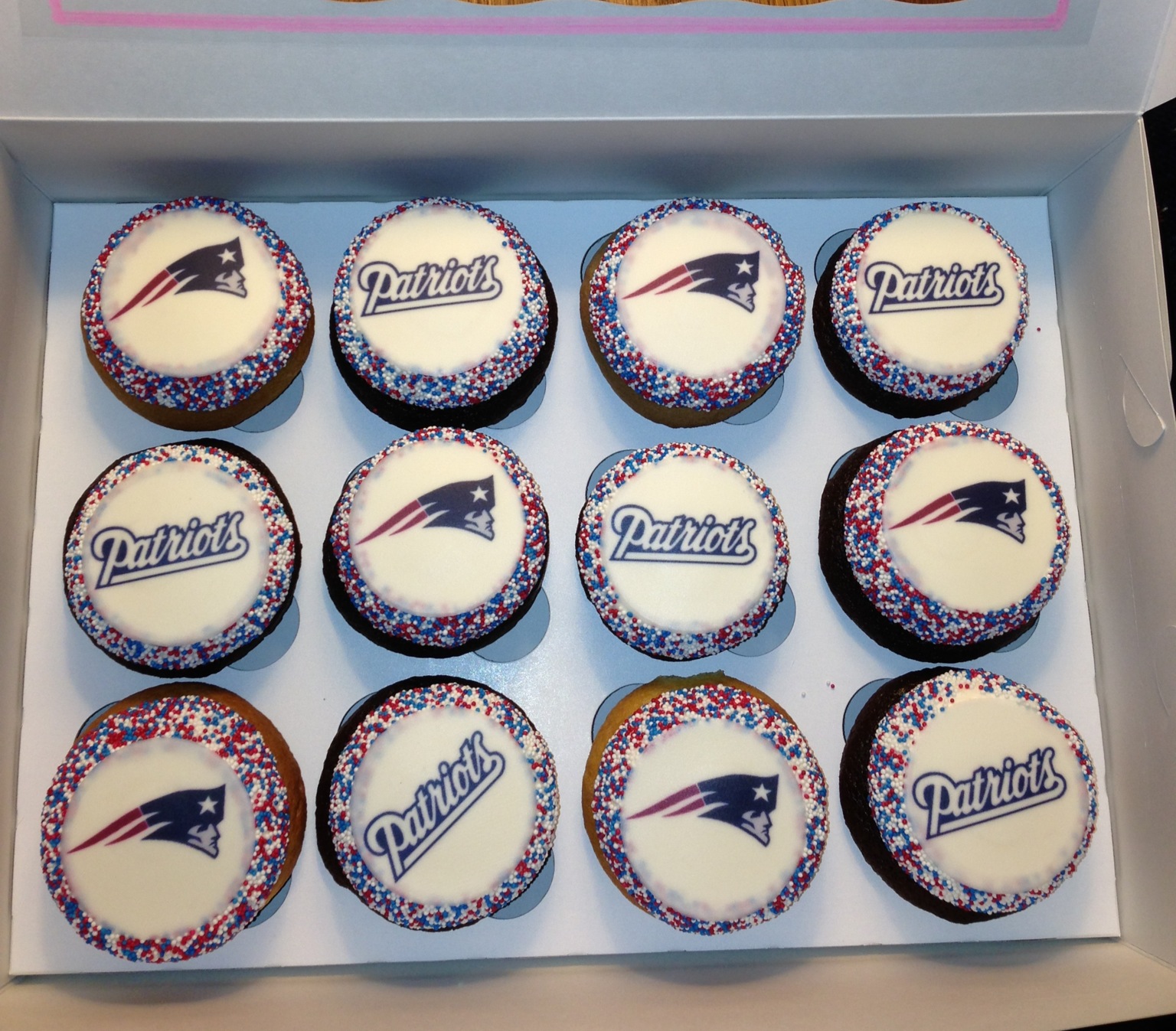 NFL Football Birthday Cakes & Cupcakes For Your Favorite 2017 Playoff ...
